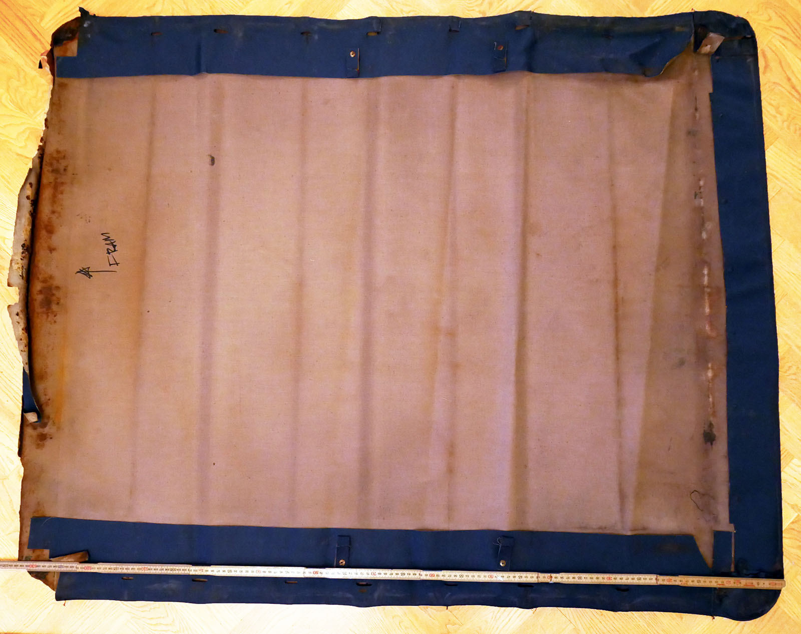 Mercedes-Benz 219 restoration > More pictures of the old Webasto ...